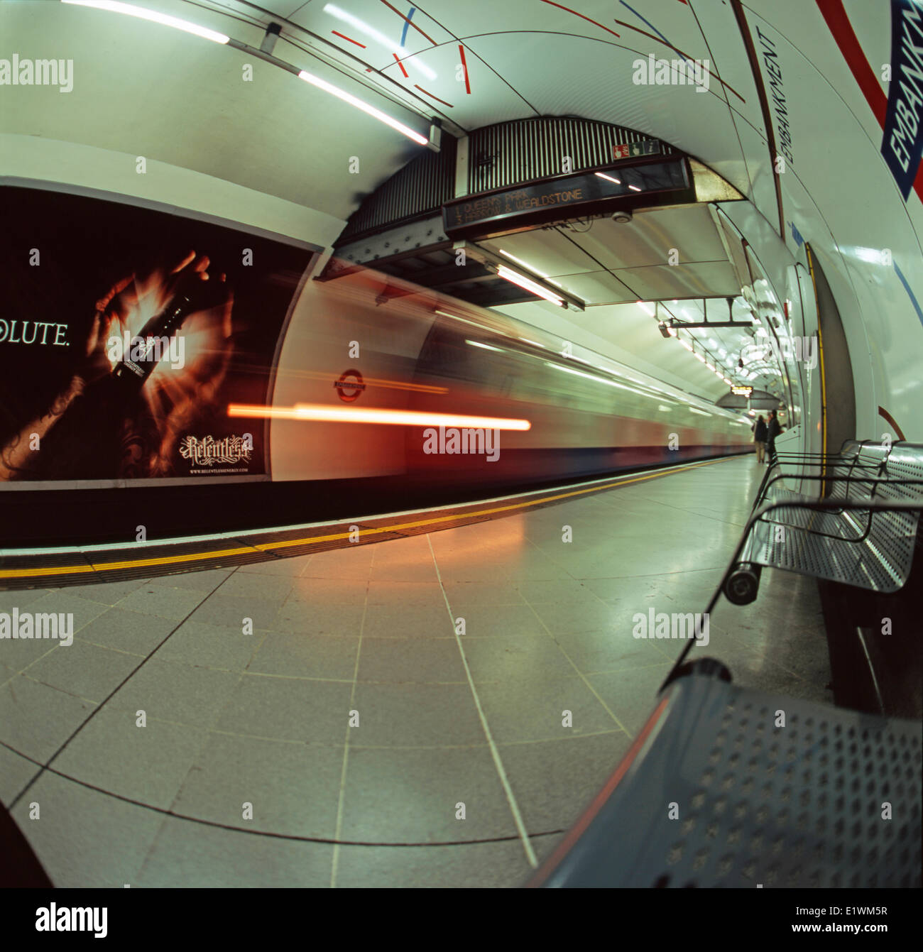 Embankment underground station train tube hi-res stock photography and ...