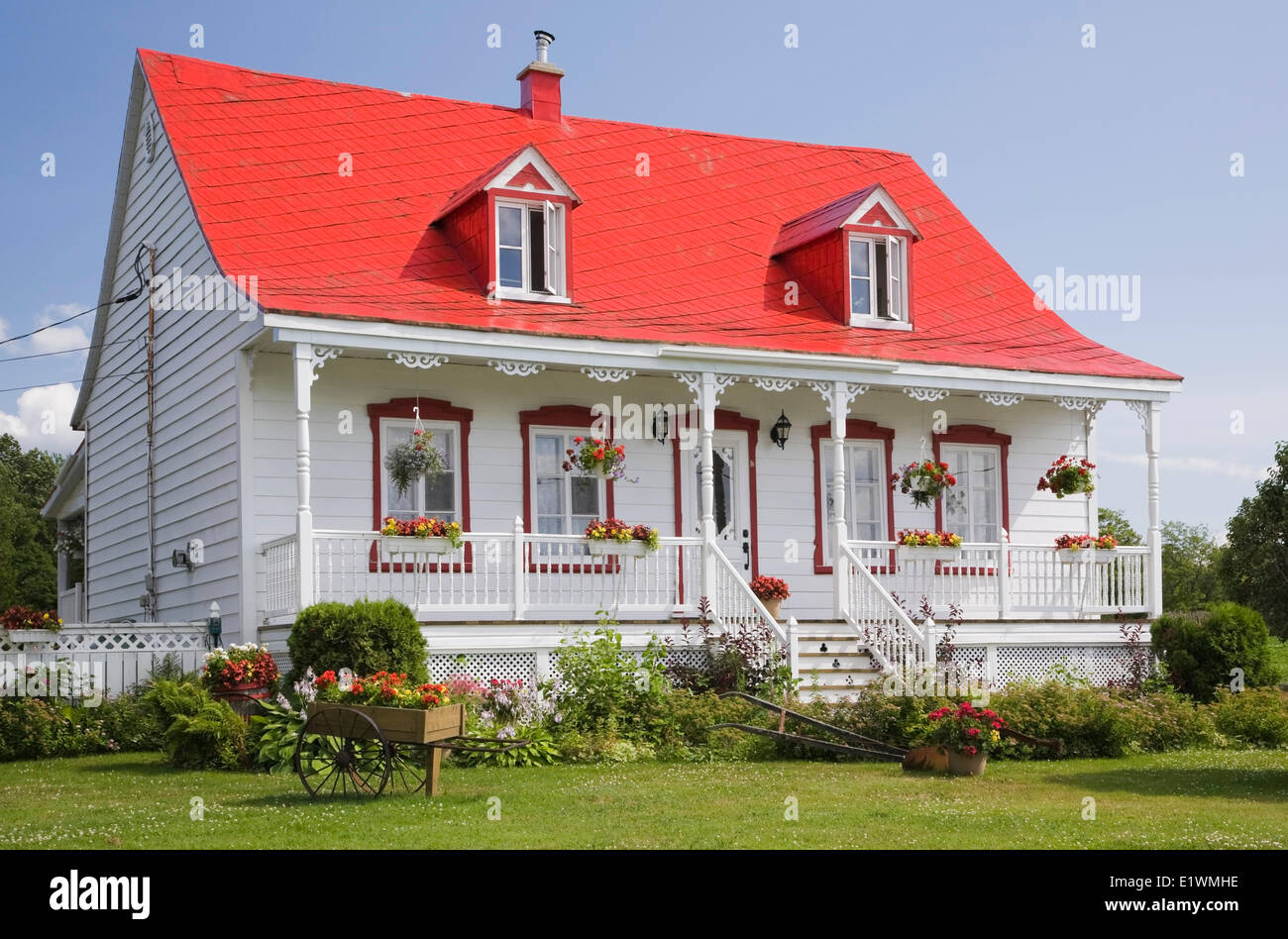Old red wagon hi-res stock photography and images - Alamy