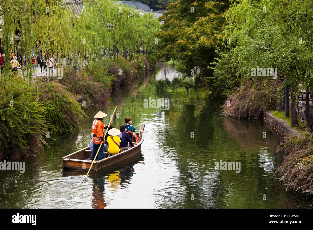 Traditional japanese boats hi-res stock photography and images - Alamy