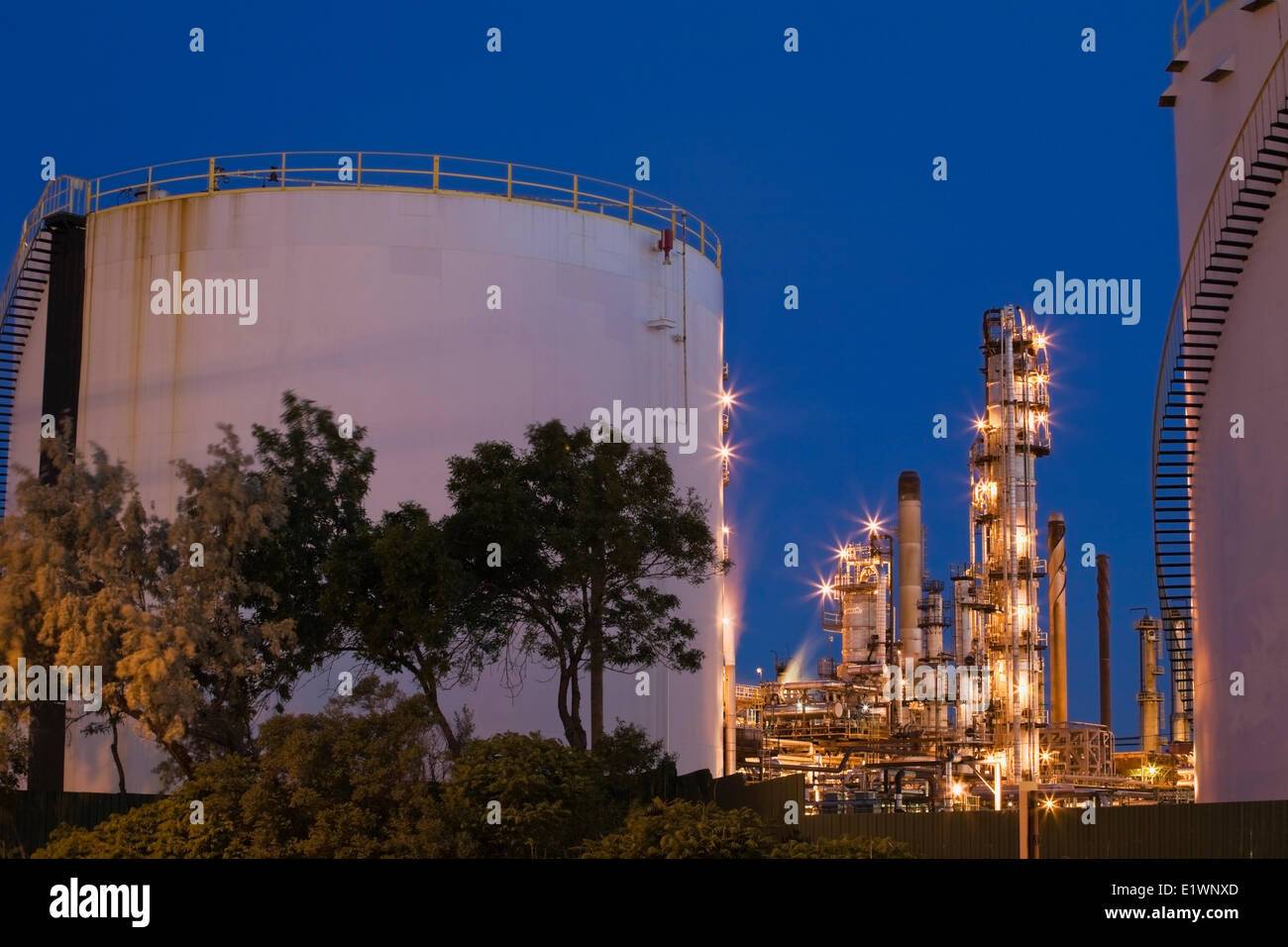 Oil and gas night hi-res stock photography and images - Alamy