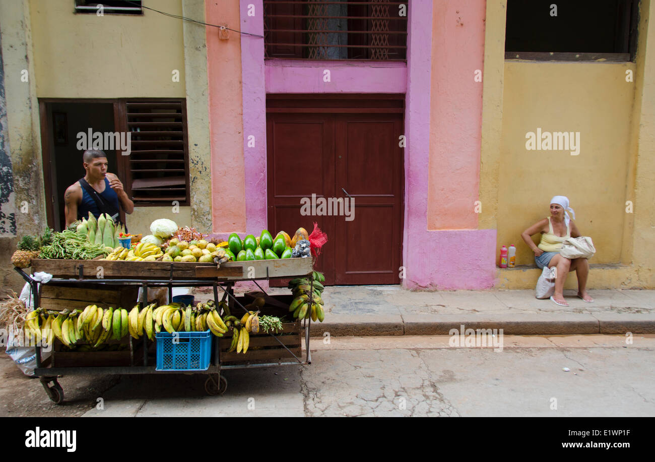 Two men street vendors hi-res stock photography and images - Alamy
