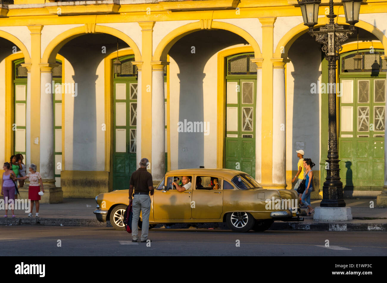Street scene with old car, Havana, Cuba Stock Photo - Alamy