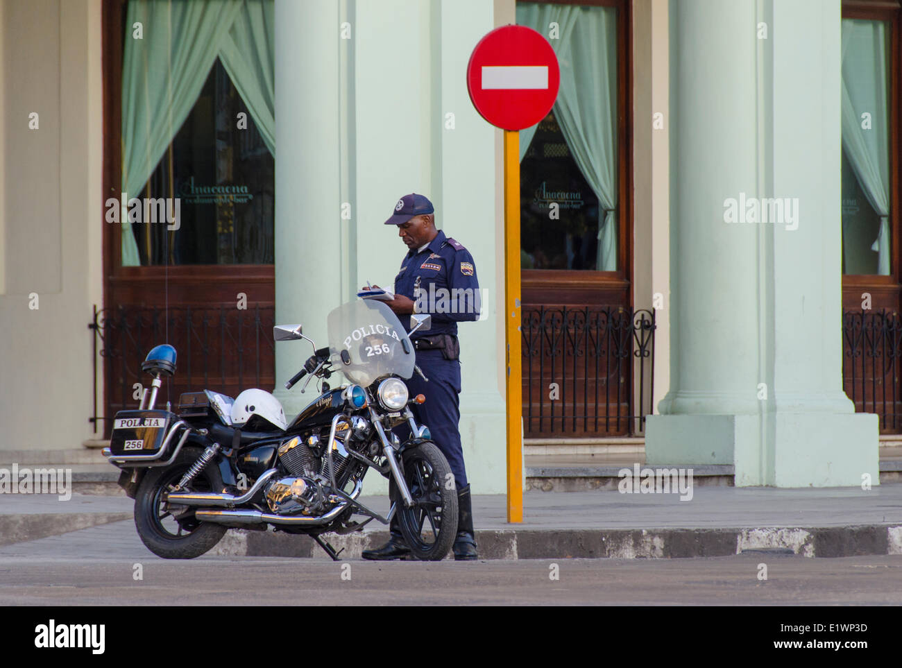 Motorcycle policeman hi-res stock photography and images - Alamy