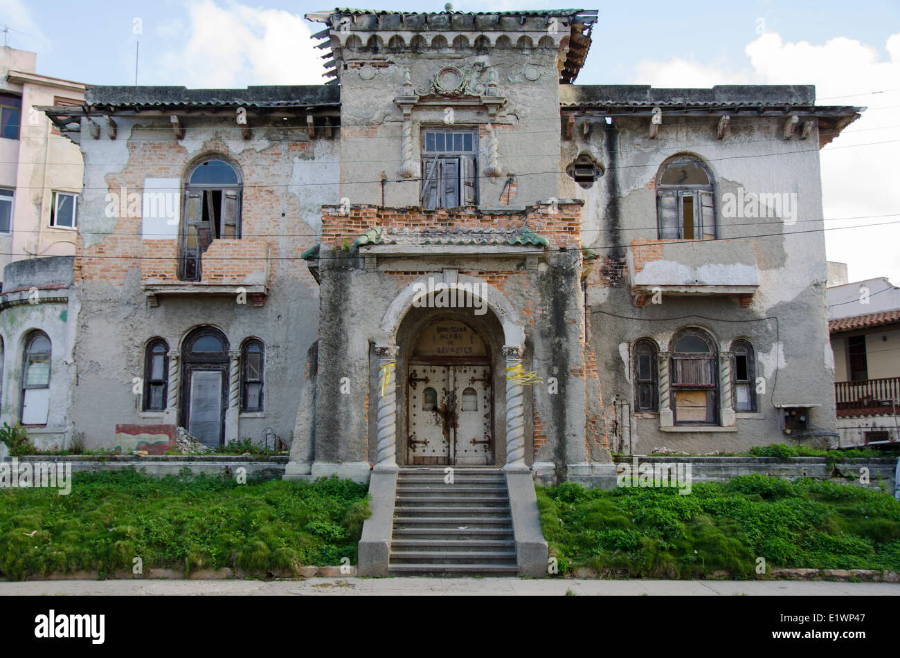 Havana cuba derelict building hi-res stock photography and images - Alamy