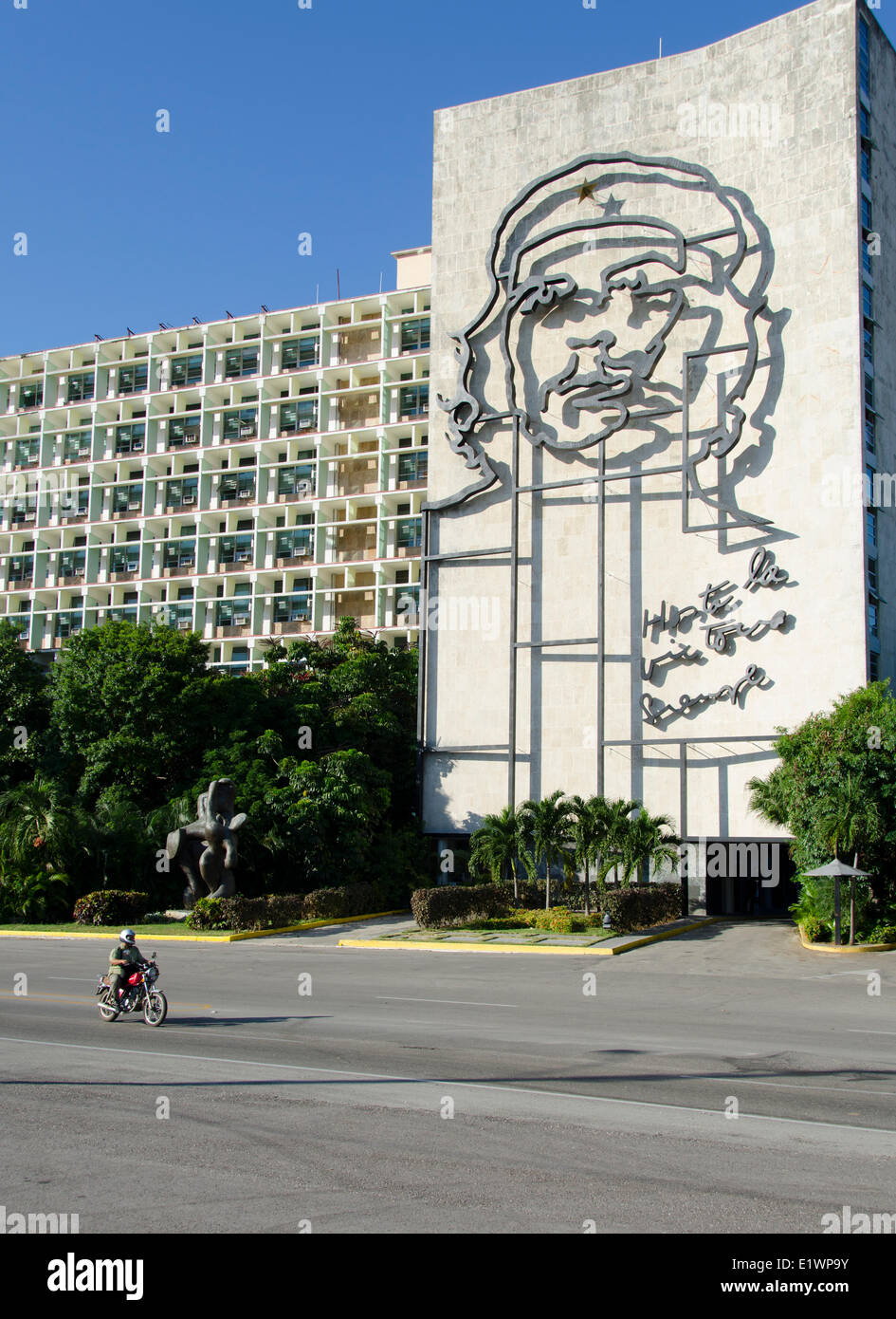 Ministry of Interior building in Plaza de la Revolucion with Che ...