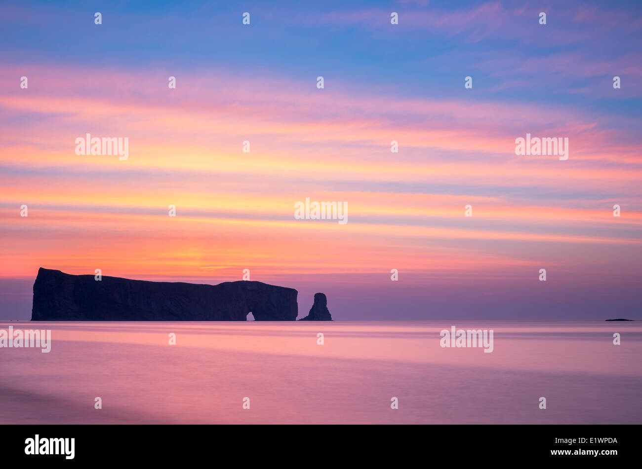 Le Rocher Percé (Perce Rock) before sunrise. Village of Percé, Gaspésie ...