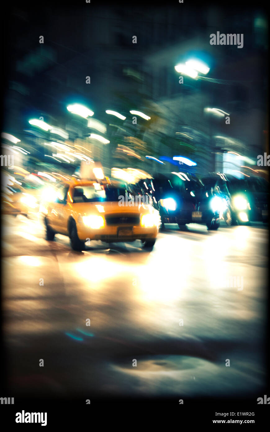 Cars on street road night hi-res stock photography and images - Alamy