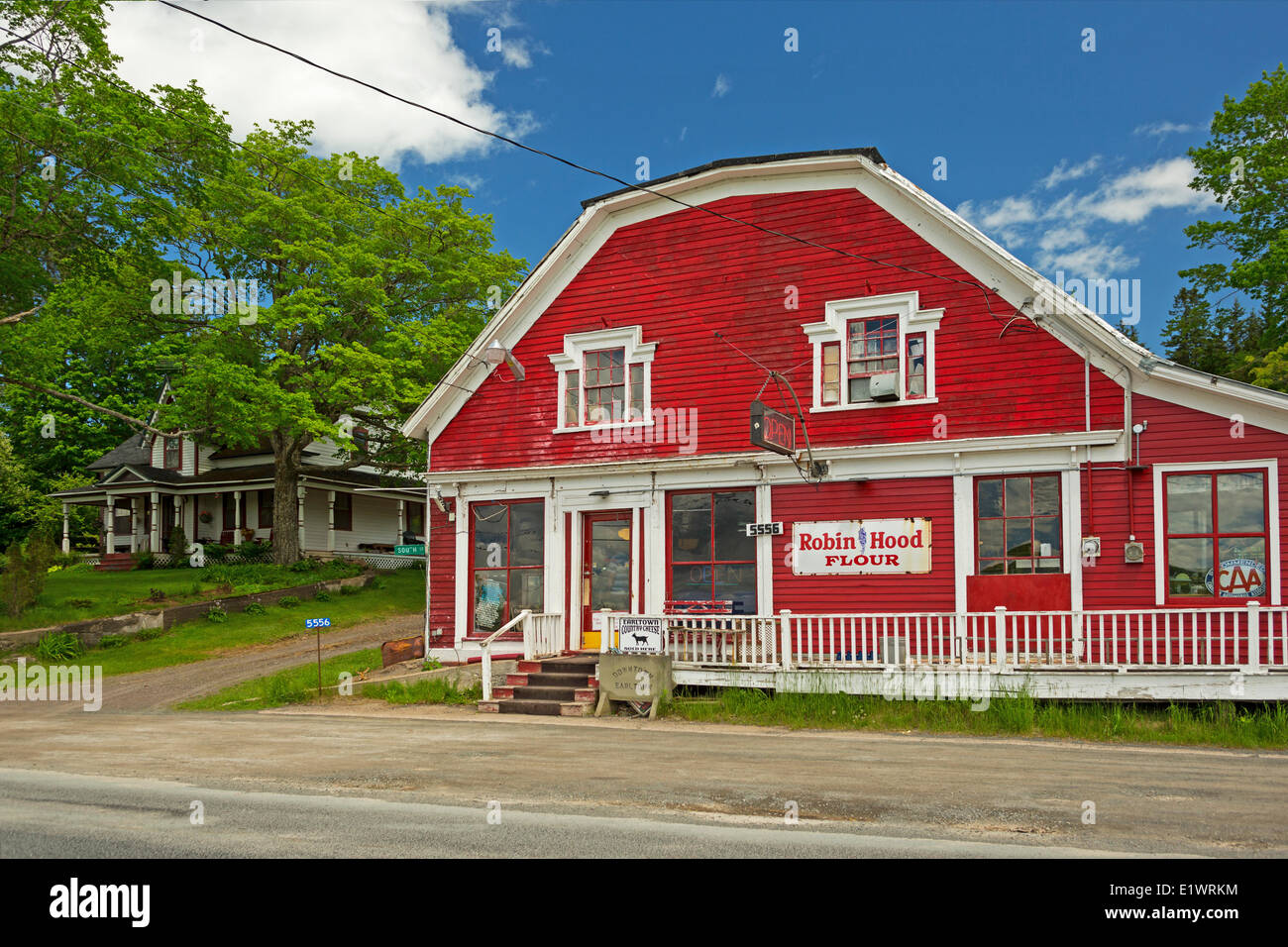 Country store rural canada hi-res stock photography and images - Alamy