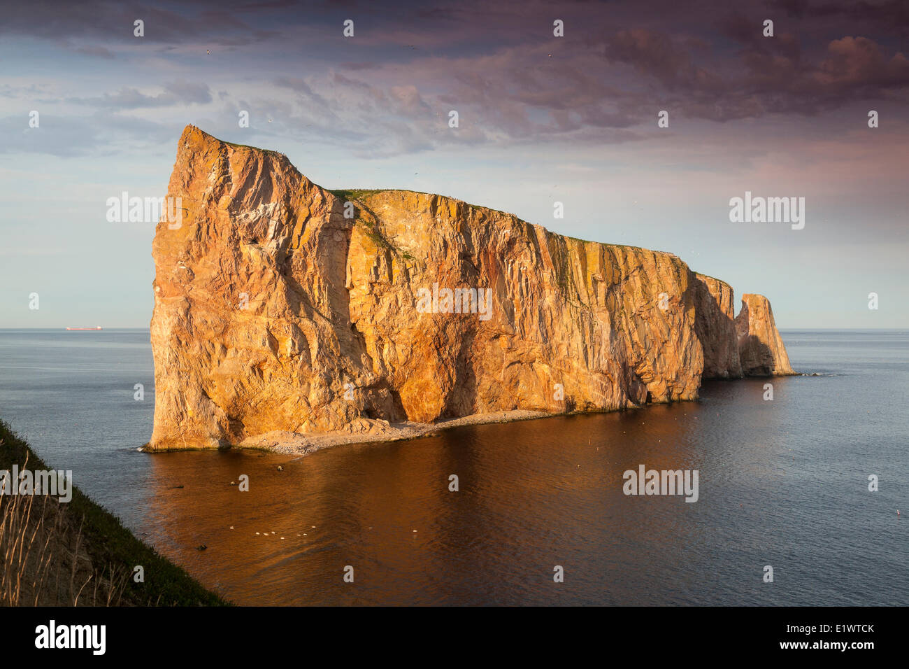 Giant landmarks hi-res stock photography and images - Alamy
