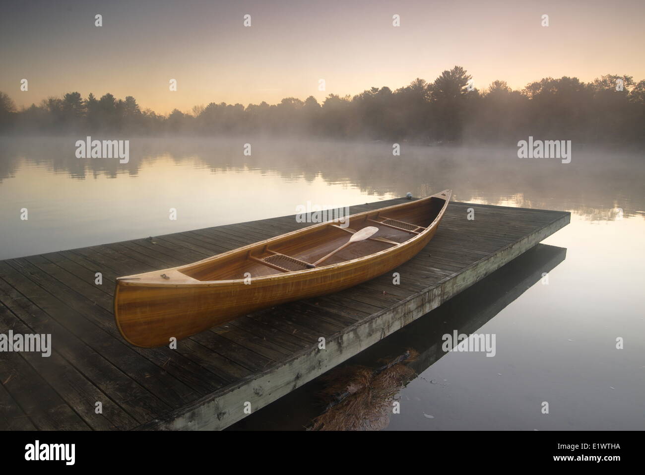 Fall scenery in muskoka hi-res stock photography and images - Alamy
