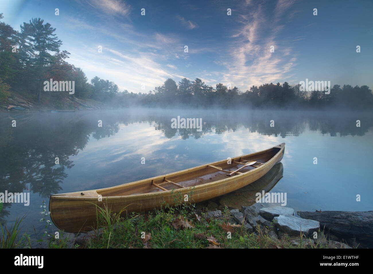 Fall scenery in muskoka hi-res stock photography and images - Alamy