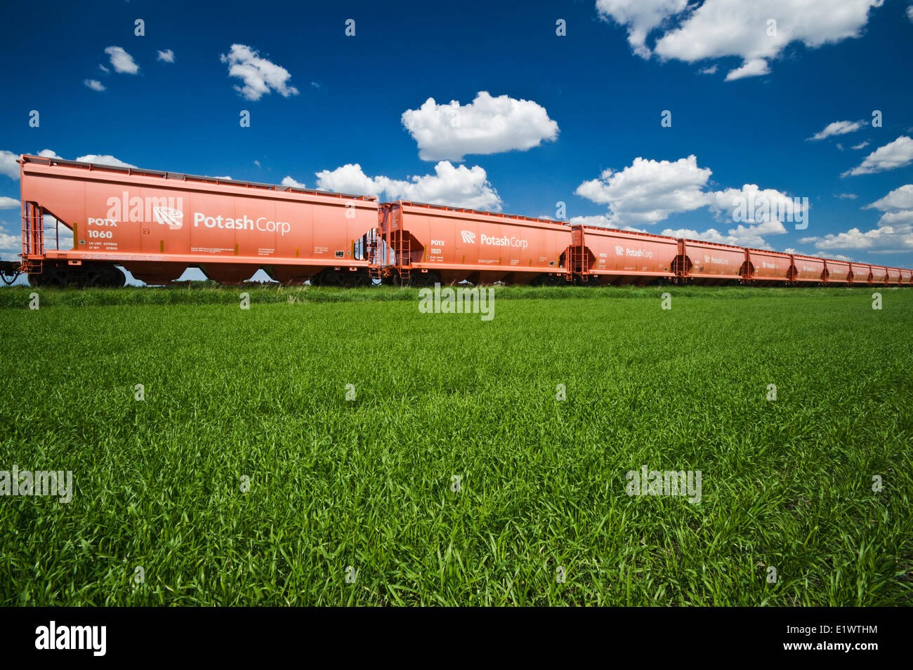Railroad hopper cars hi-res stock photography and images - Alamy