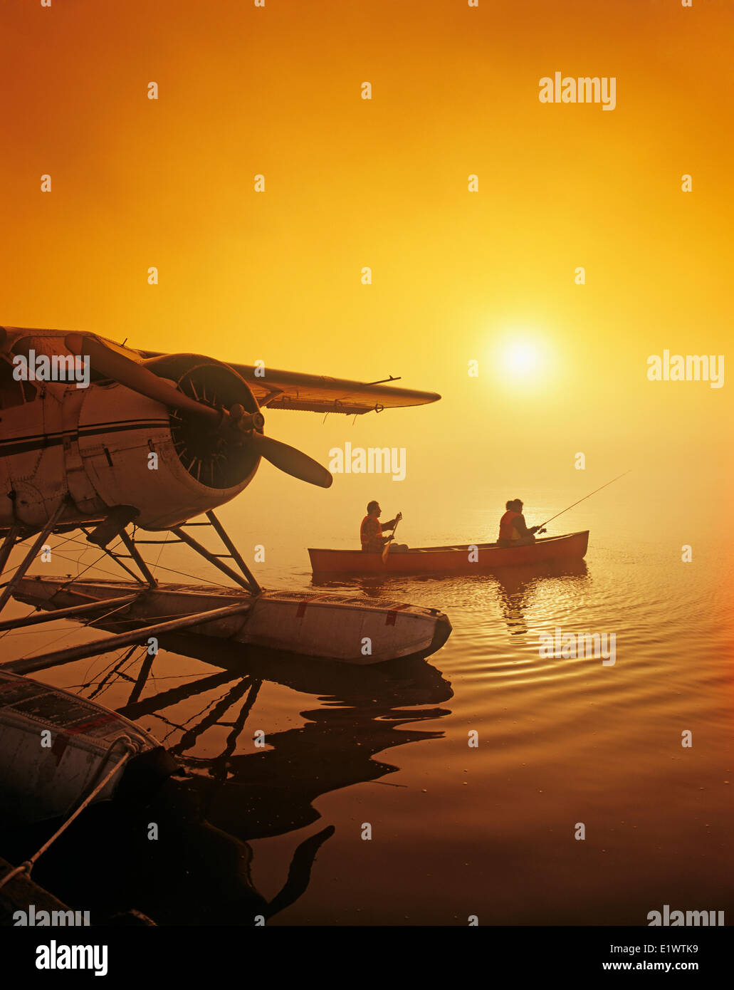 Float plane at dock hi-res stock photography and images - Alamy