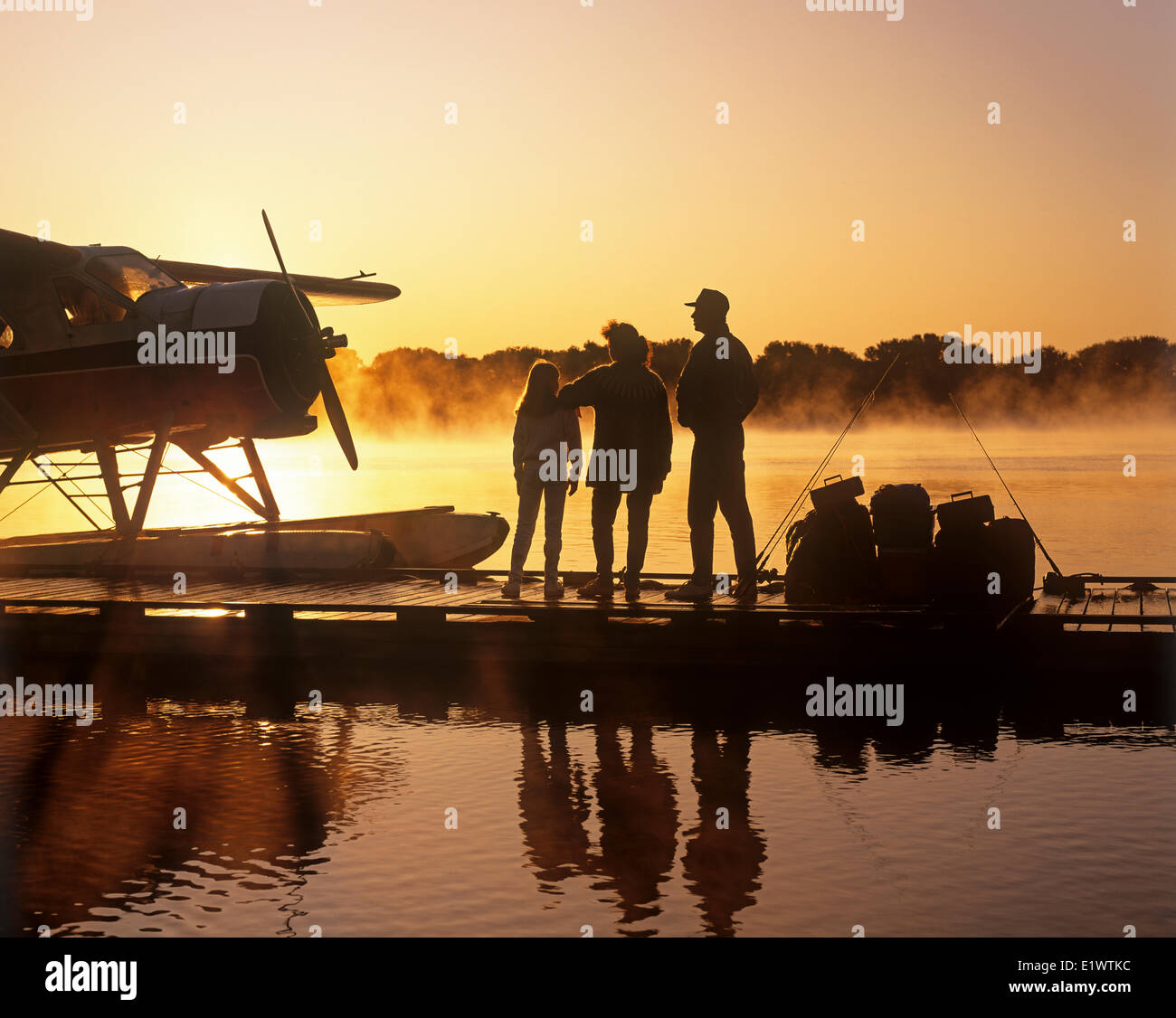 Seaplane on dock hi-res stock photography and images - Alamy