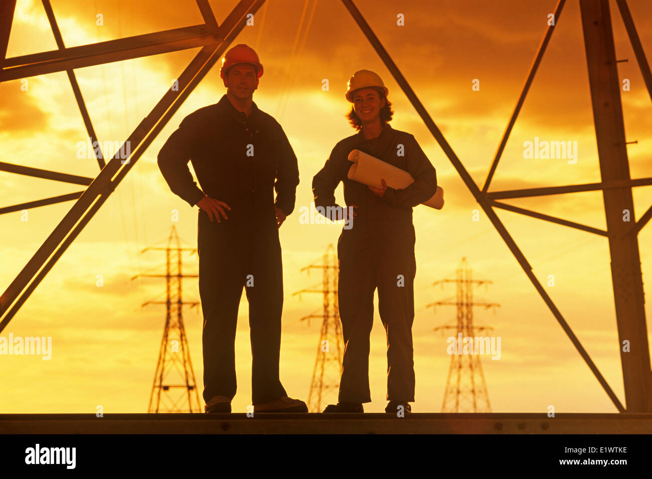 Man working on powerlines hi-res stock photography and images - Alamy