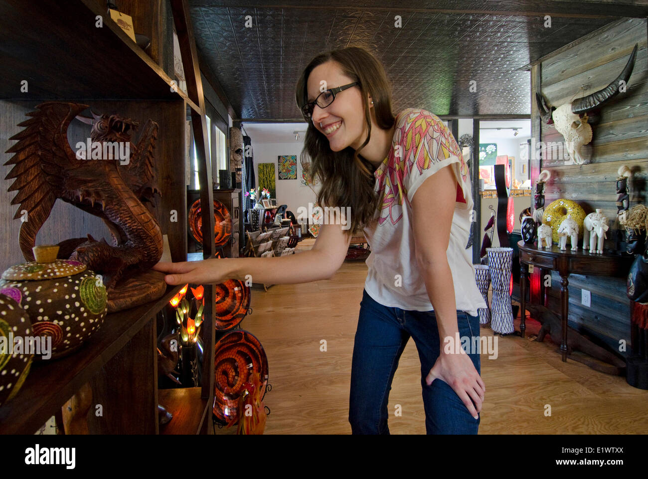 Shopping for imported gifts hi-res stock photography and images - Alamy