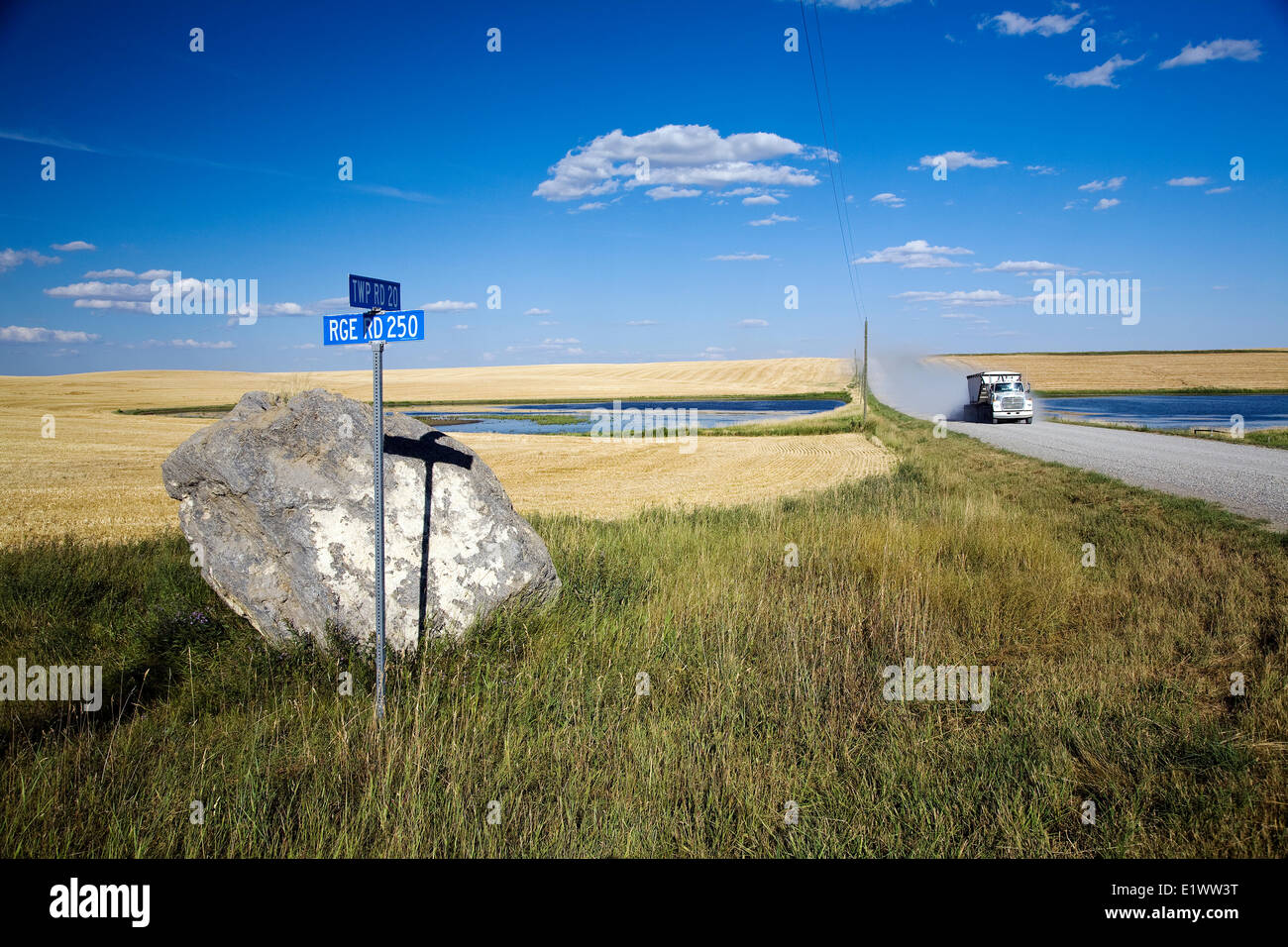 Canada road signs hi-res stock photography and images - Alamy