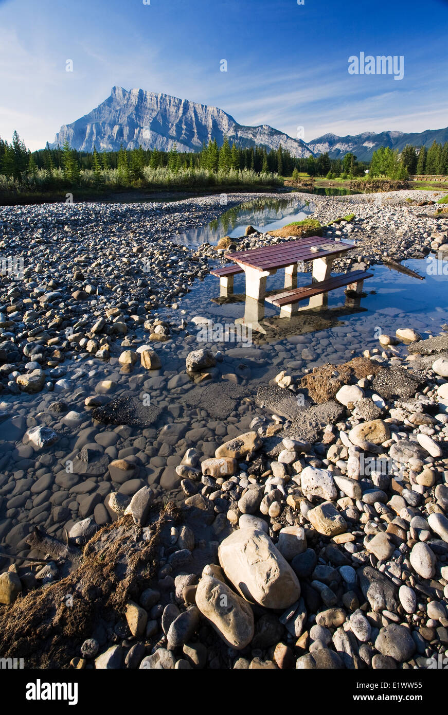 Cascade mountain banff national park hi-res stock photography and ...