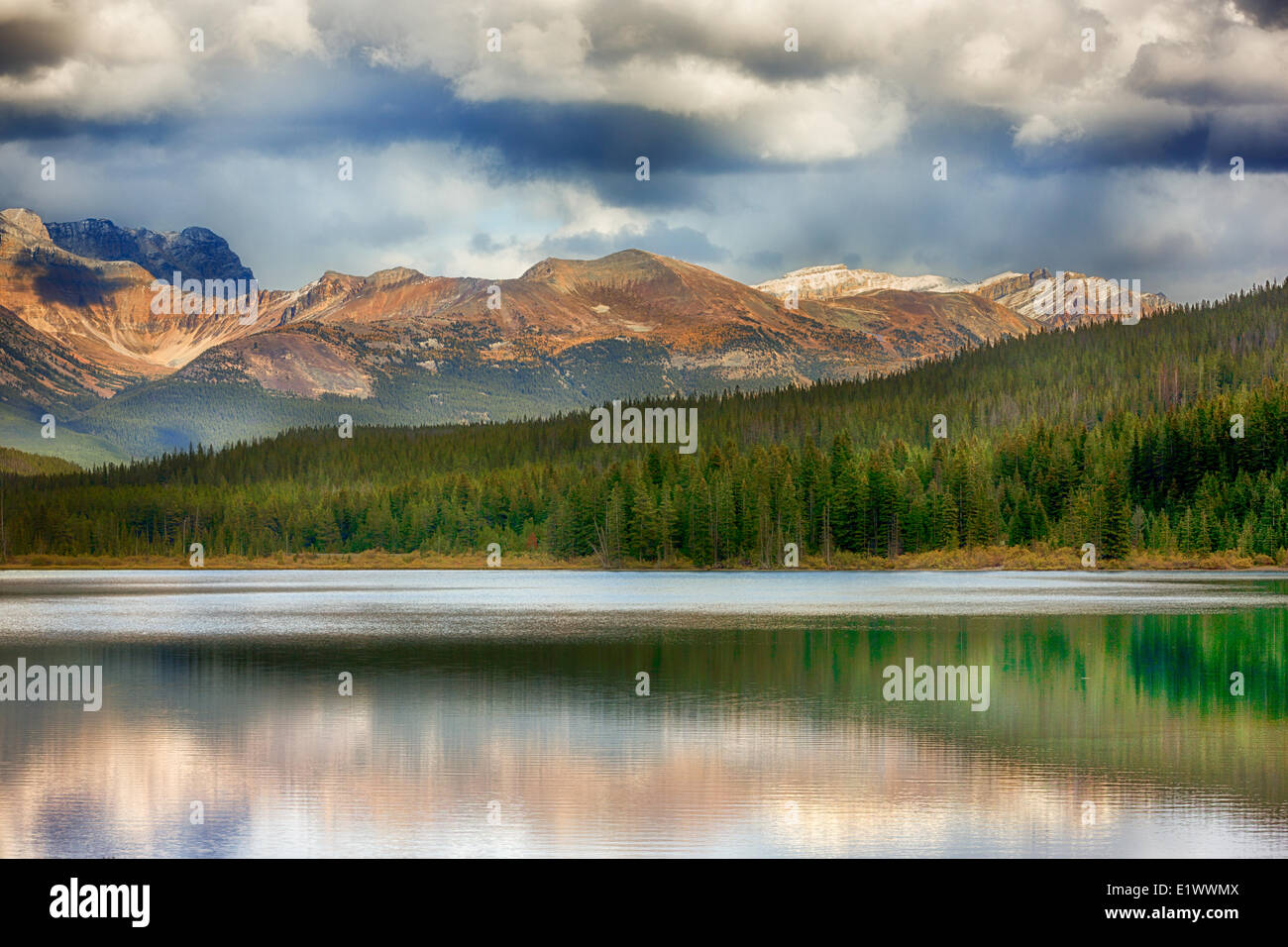 Wapta lake hi-res stock photography and images - Alamy