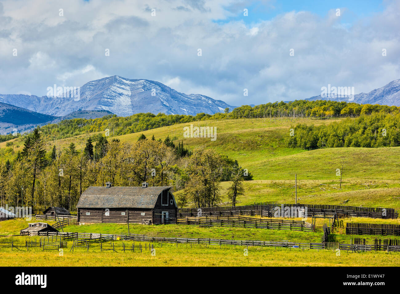 Barn, foothills, Longview, Alberta, Canada Stock Photo - Alamy