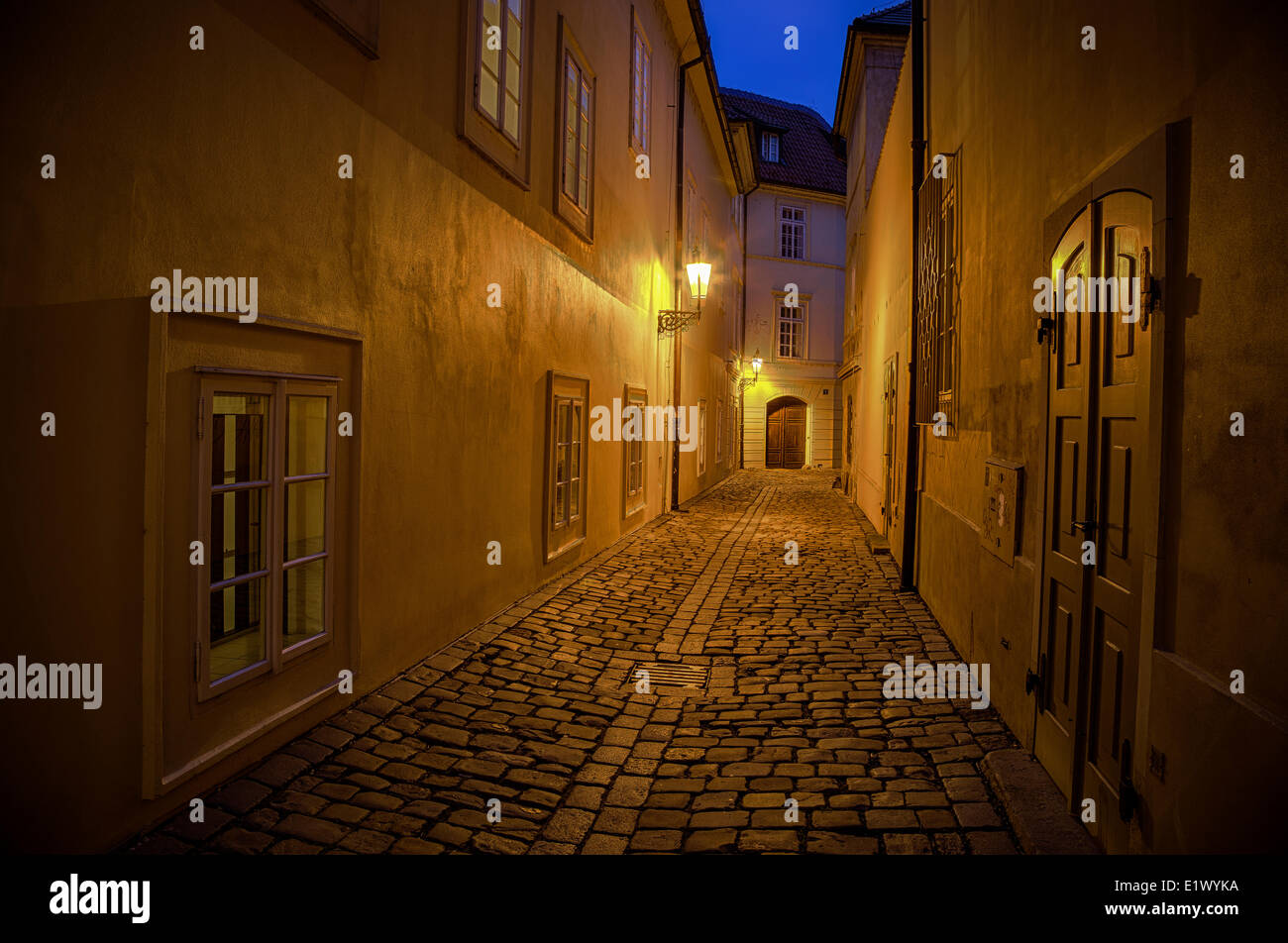 Back of street lamps hi-res stock photography and images - Alamy