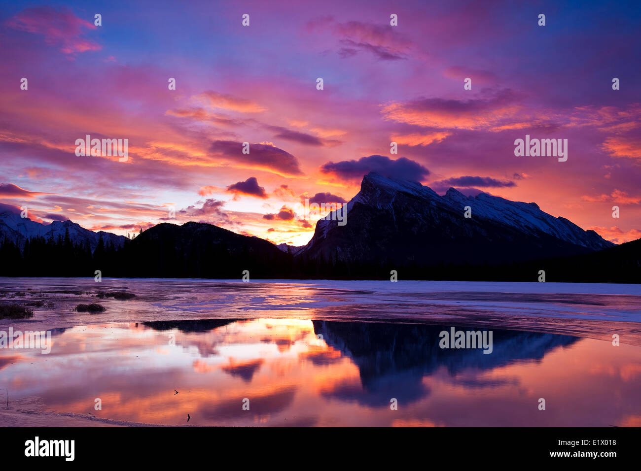 Mountains rundle vermillion lakes sunrise banff canada hi-res stock ...