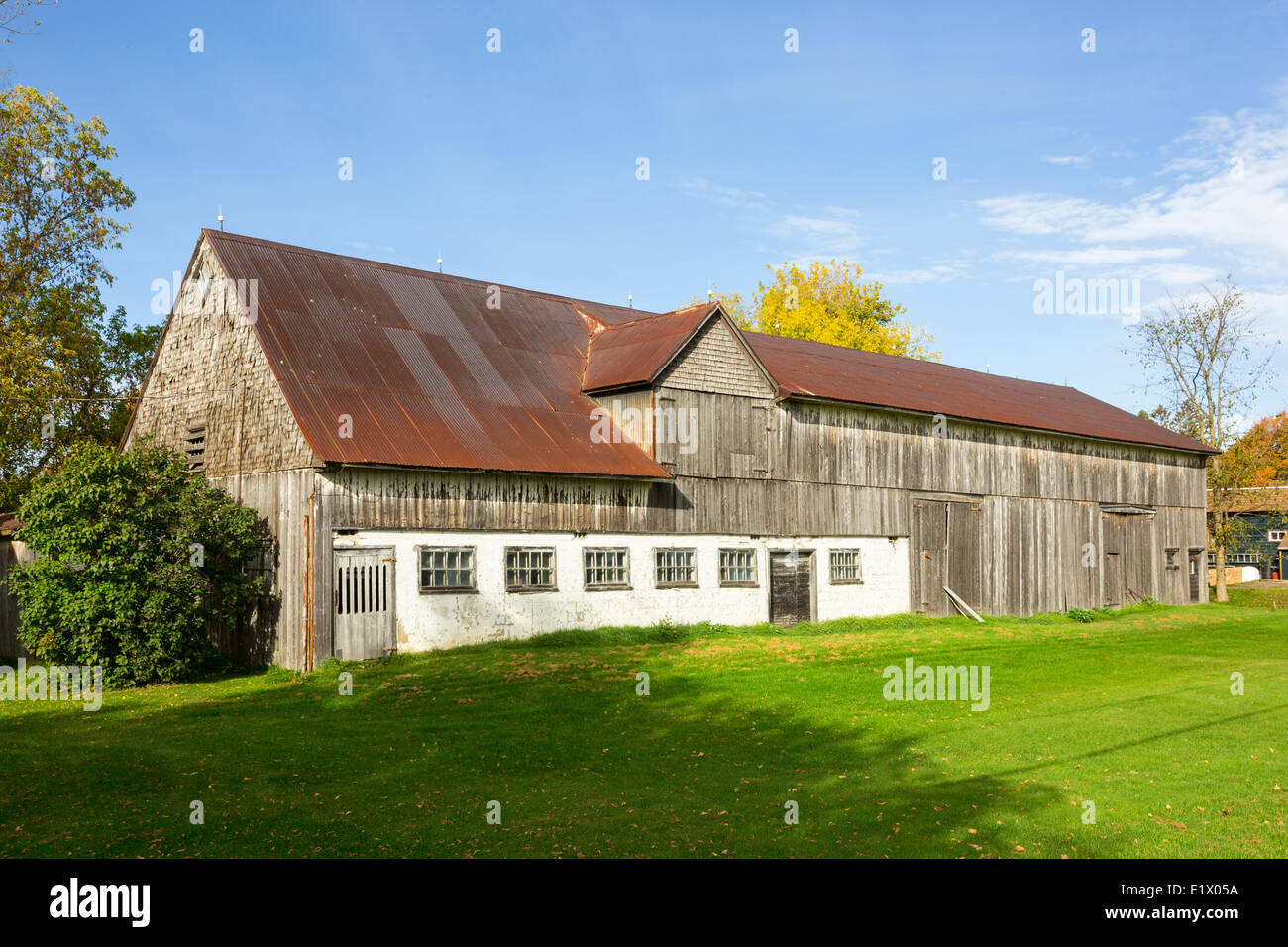 Old wooden barn, Lotbiniere, Quebec, Canada Stock Photo - Alamy