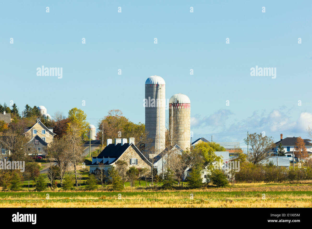 Barns quebec farms agriculture hi-res stock photography and images - Alamy