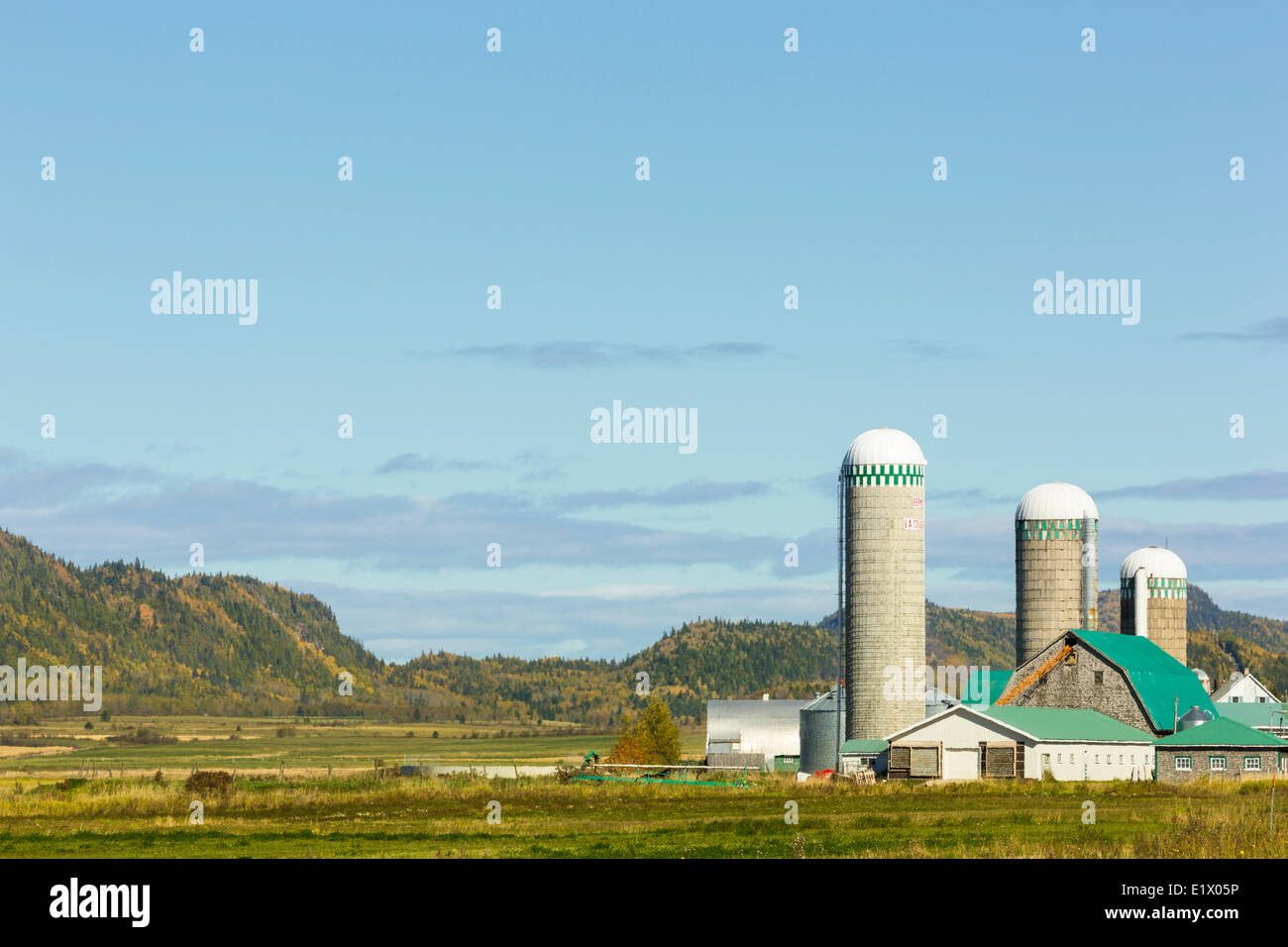 Barns quebec farms agriculture hi-res stock photography and images - Alamy