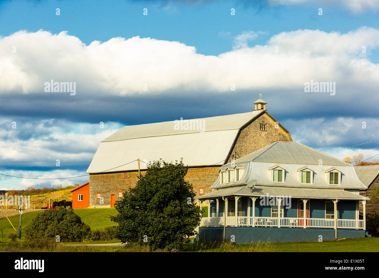 Barns quebec farms agriculture hi-res stock photography and images - Alamy