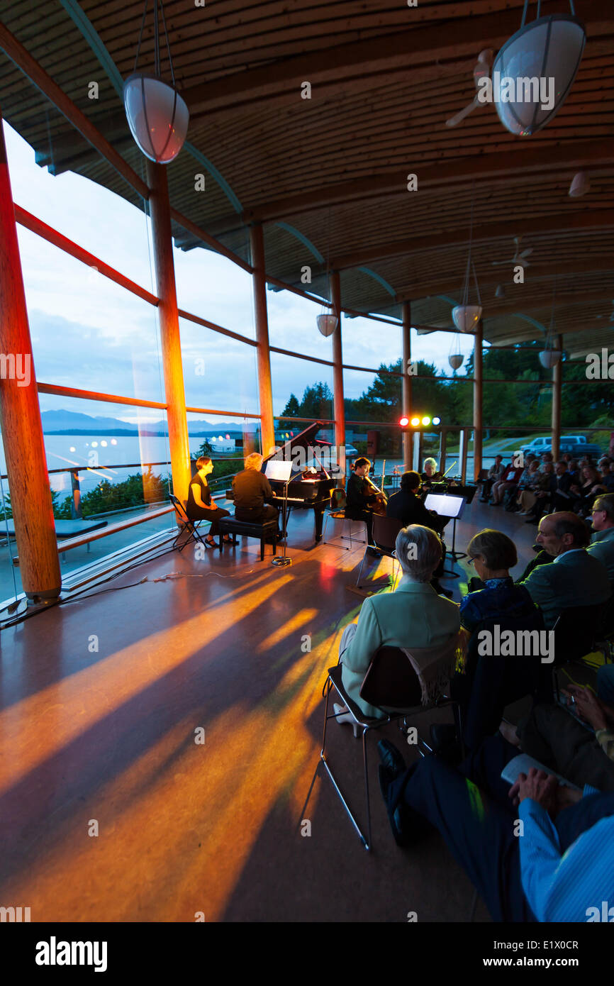 Music festivals by the sea images hi-res stock photography and images ...