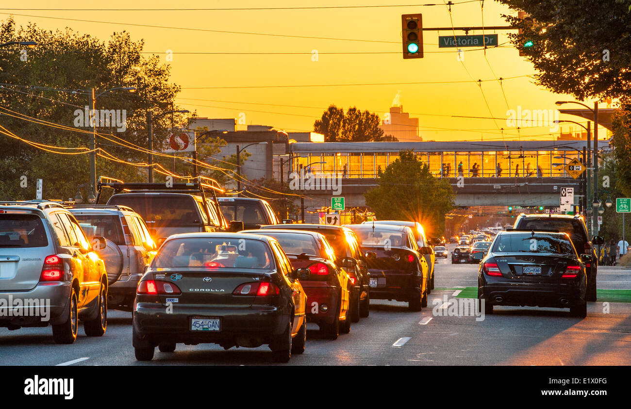 Rush hour traffic. Broadway and Victoria Stock Photo - Alamy