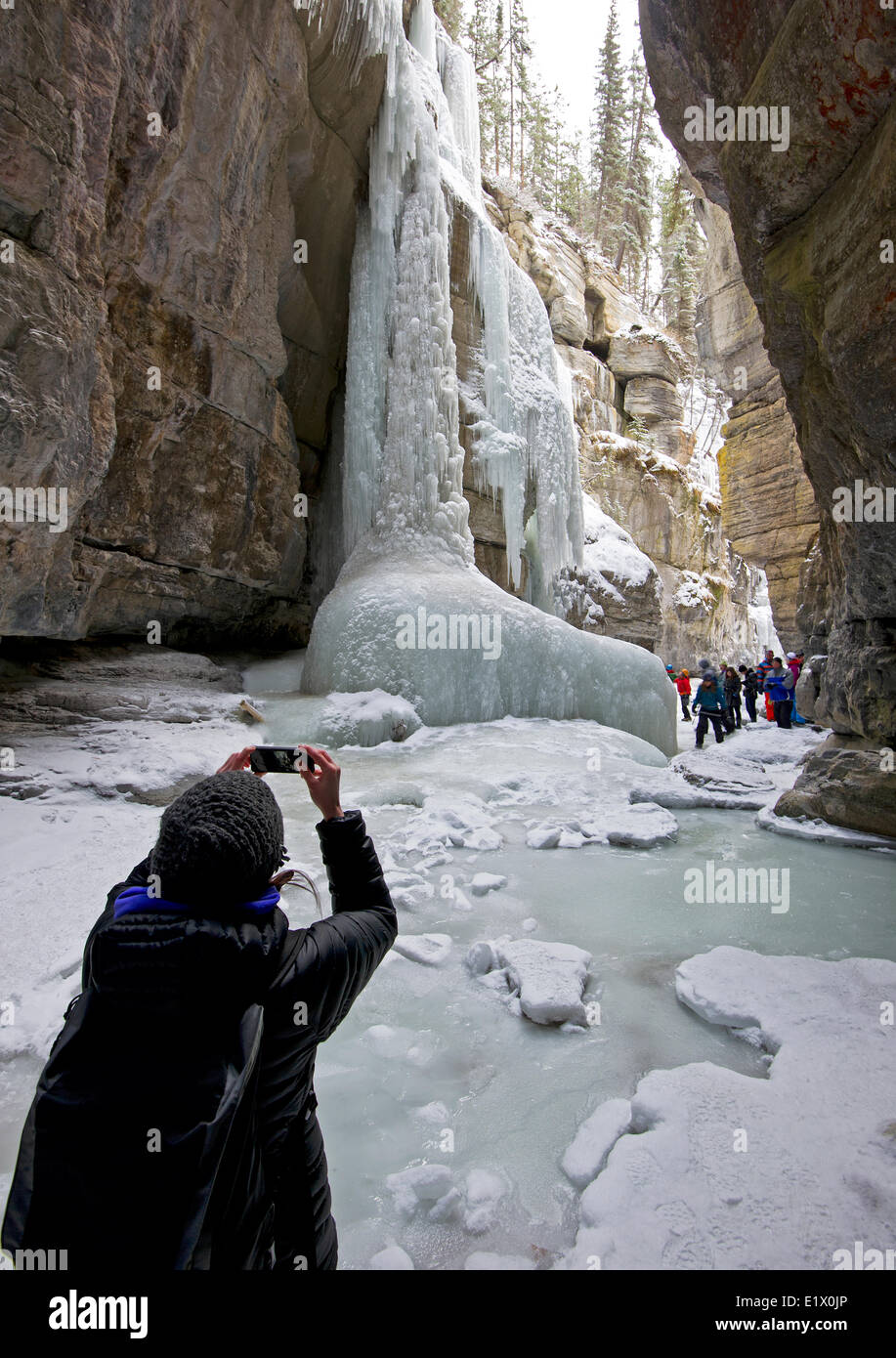 Jasper national park winter activities hi-res stock photography and ...