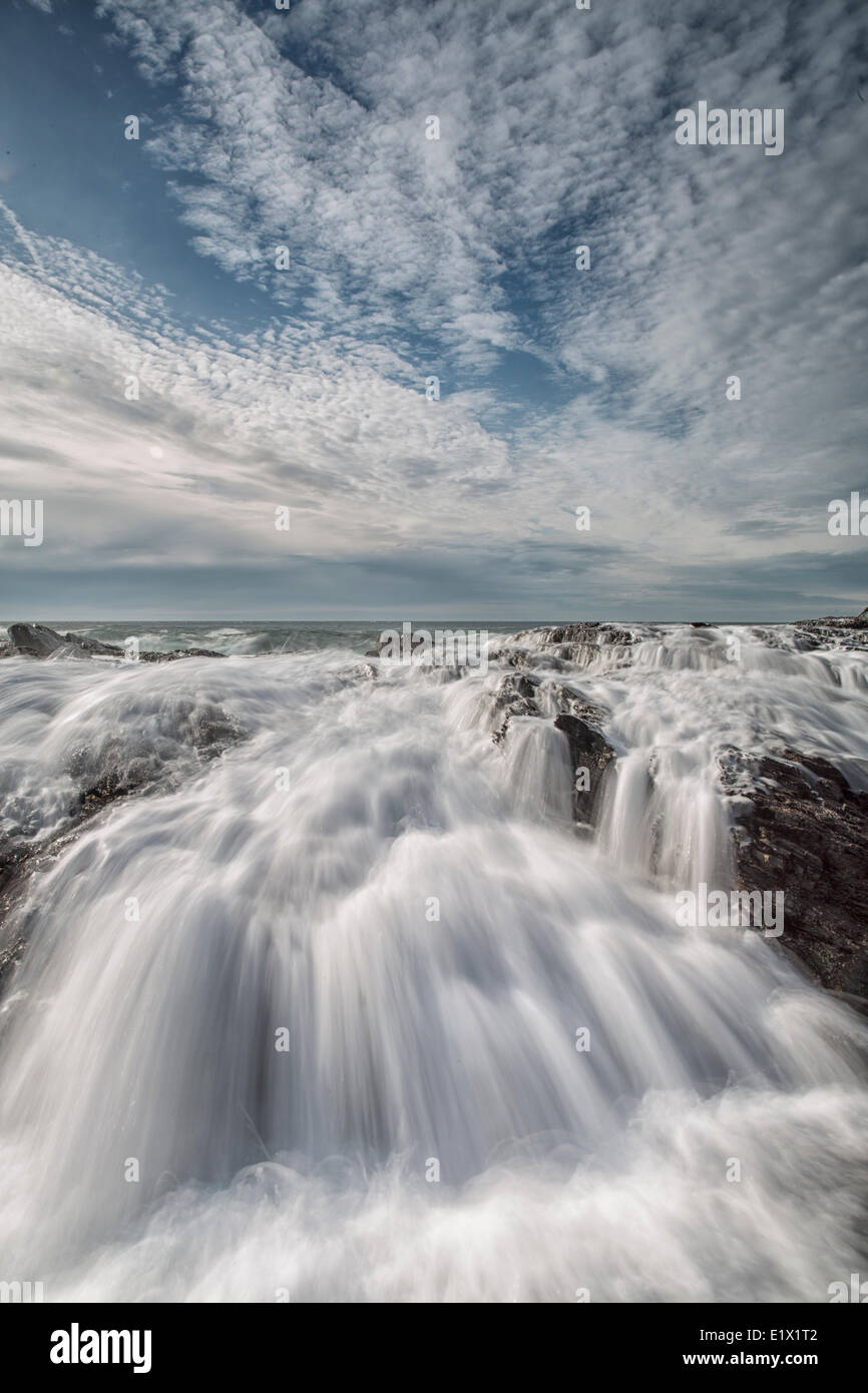 Waves washing over the rocks on Botanical Beach, Port Renfrew ...