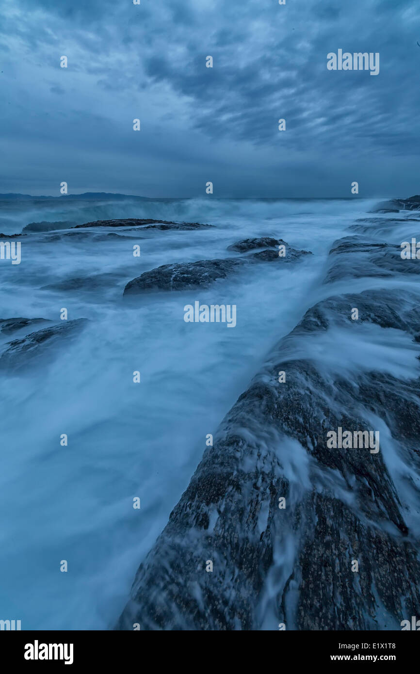 Very large waves washing over the rocks on Botanical Beach, Port ...