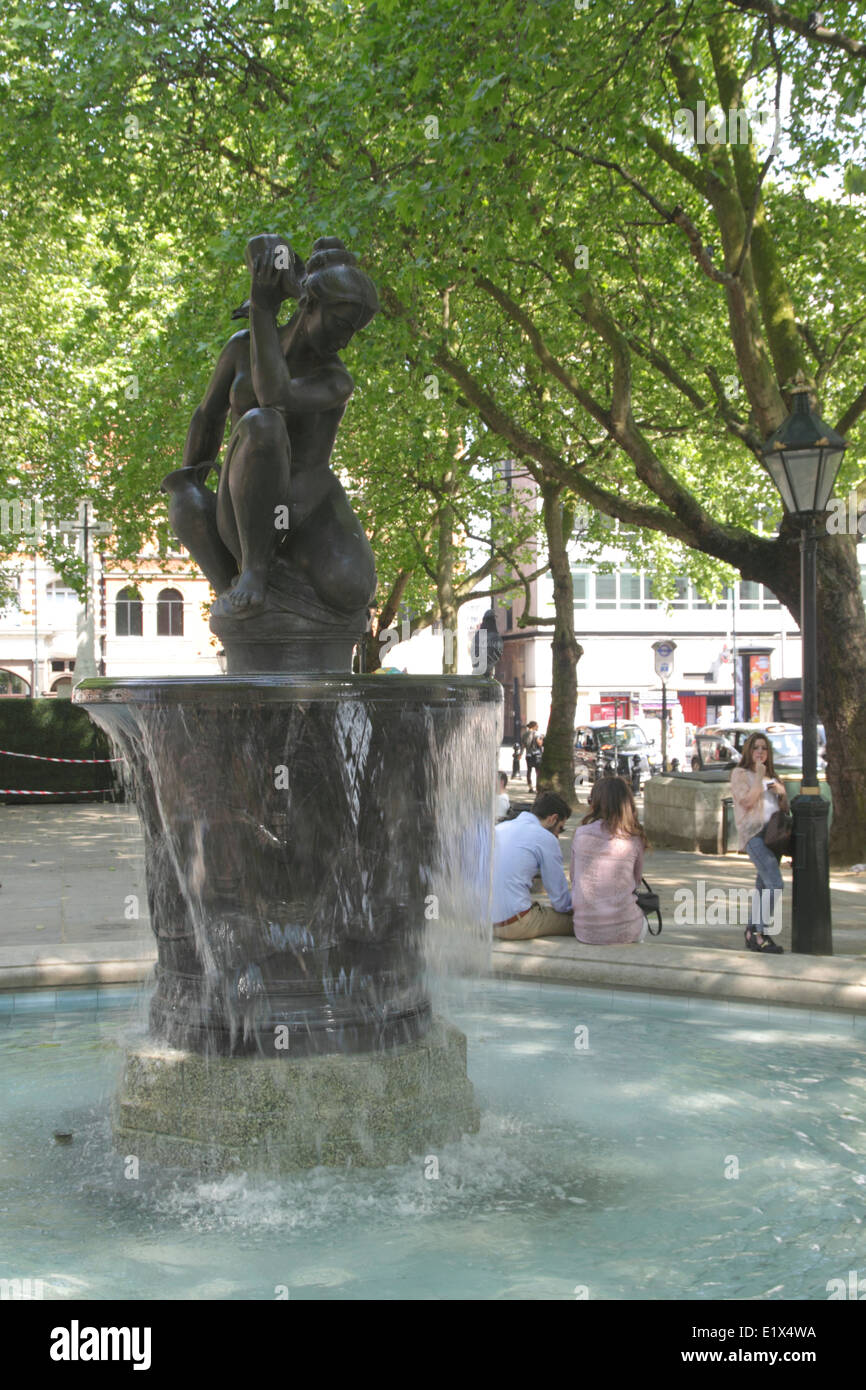 The Venus Fountain Sloane Square Chelsea London Stock Photo - Alamy