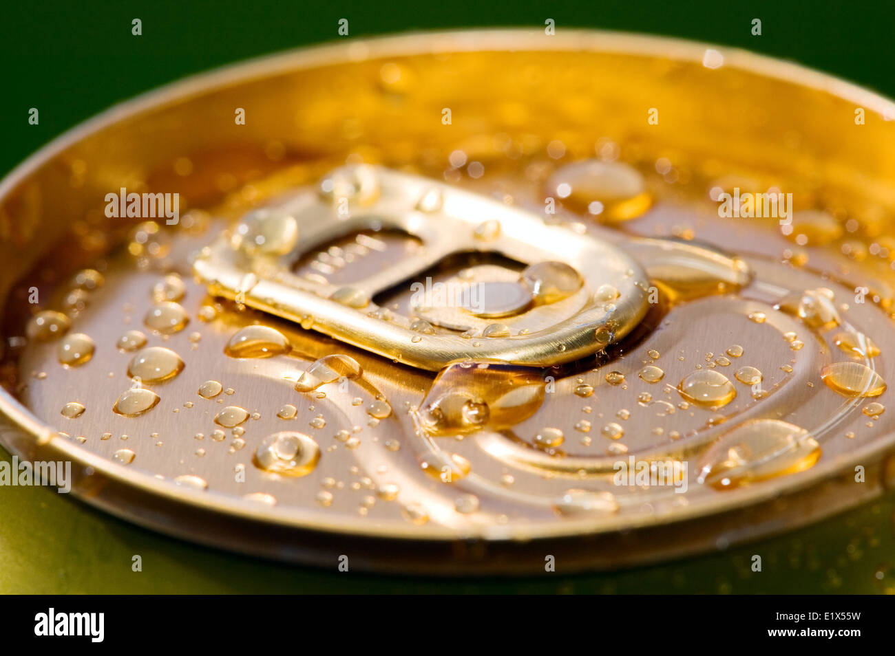 Metal beer can, unopened, alcohol and drink theme Stock Photo - Alamy
