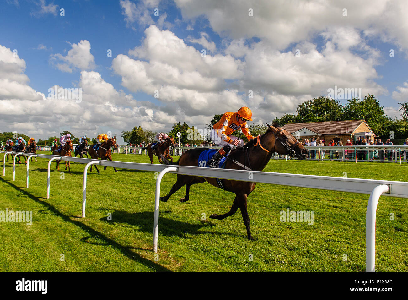 Salisbury Racecourse is a flat racecourse in the United Kingdom ...