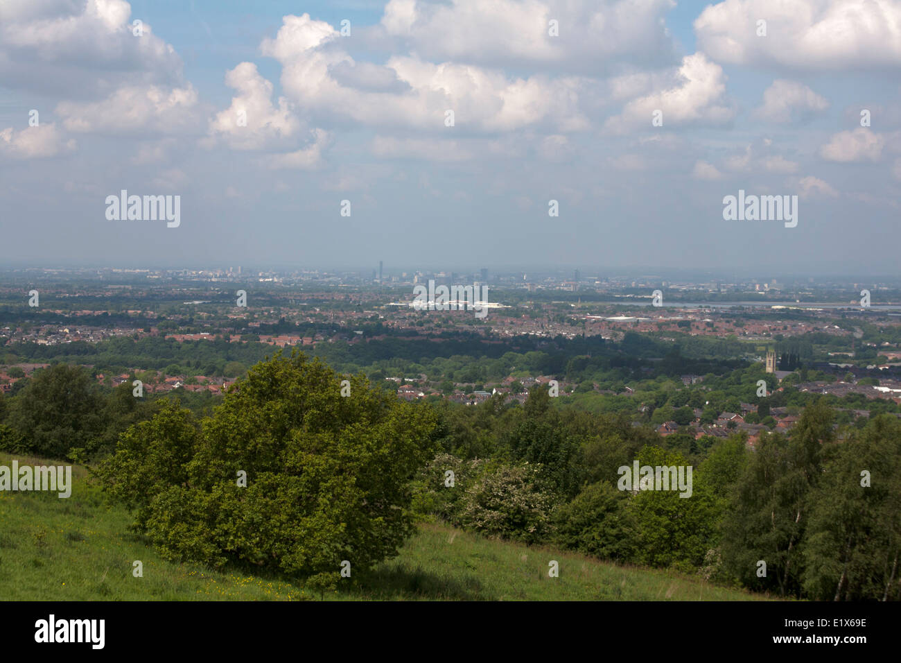 View towards Manchester from Werneth Low between Hattersley and Woodley ...