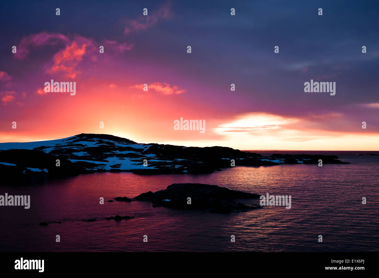 Summer sunset in Antarctica. Beautiful winter background Stock Photo ...