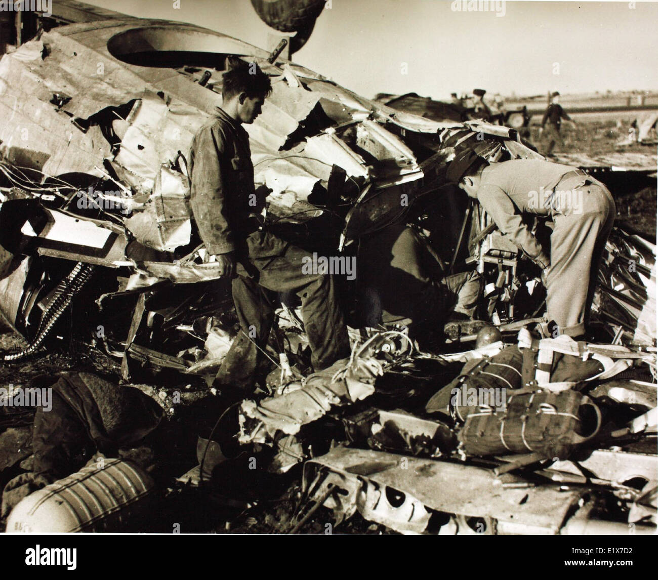 The 484th Bomb Group, operating during World War II, used B-24 ...