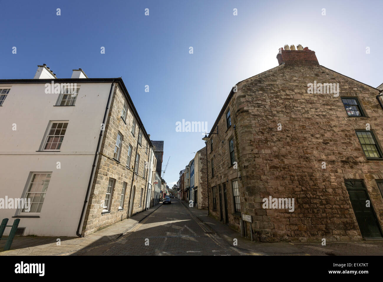 Street inside the walled city of Caernarfon Stock Photo - Alamy