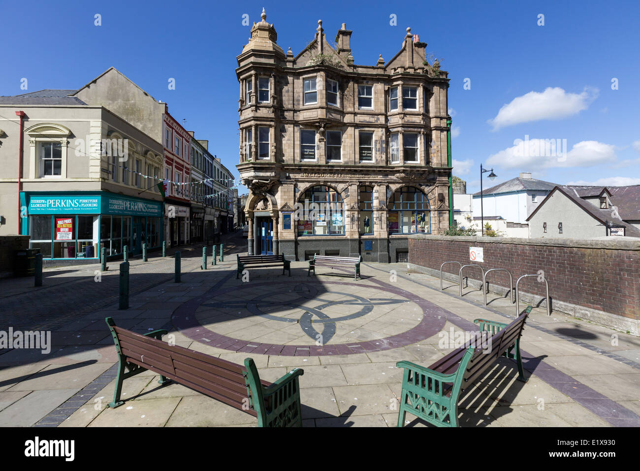Square in Stryd Y Porth Mawr. Caernarfon Stock Photo - Alamy