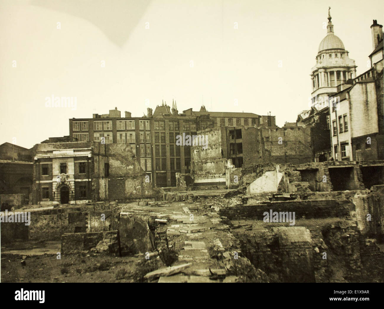 1945 london damage hi-res stock photography and images - Alamy