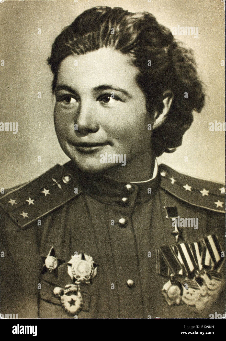 Russian women pilots in military in ww2 hi-res stock photography and ...