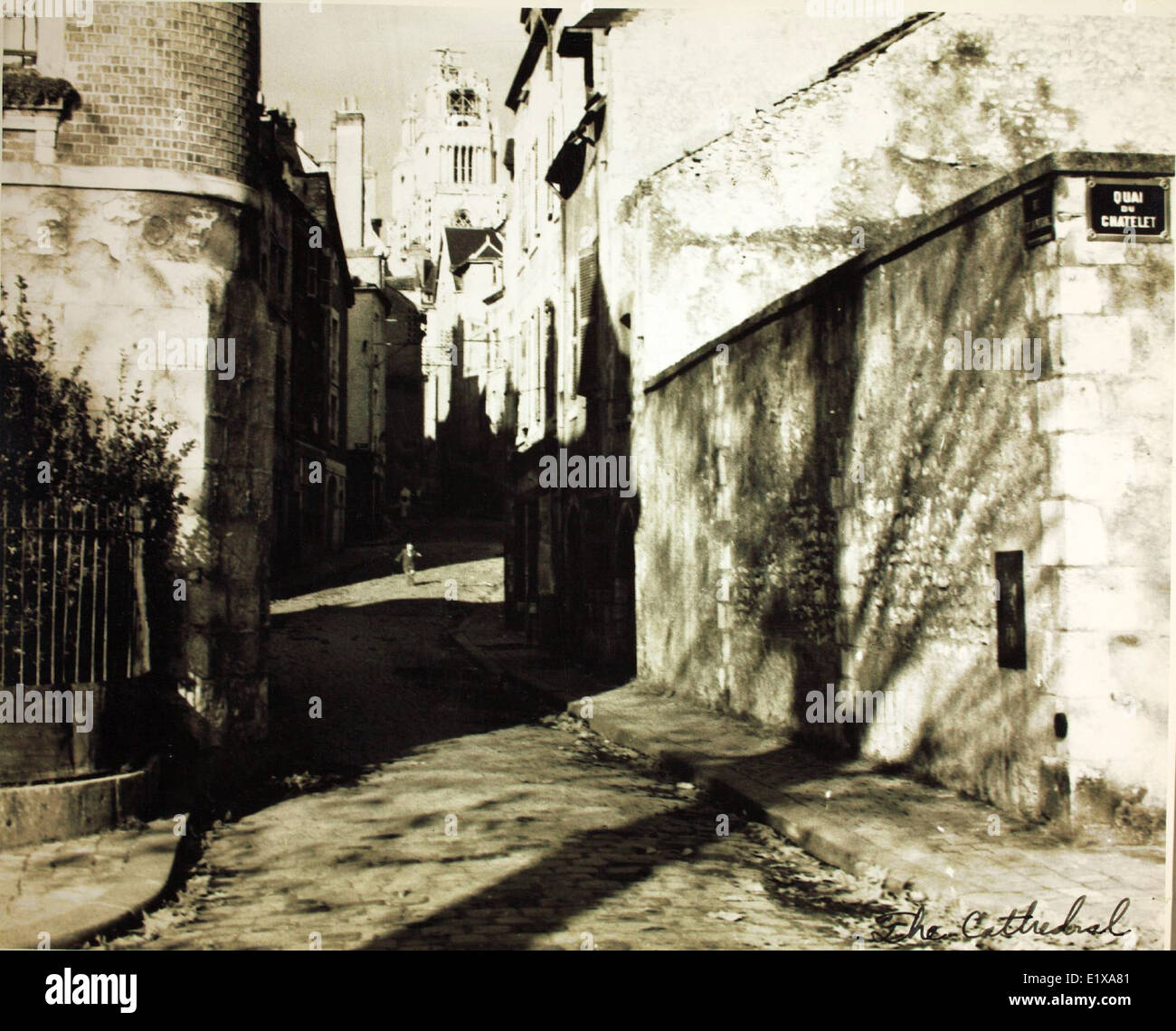 This image reflects Paris during the years of World War II, from 1941 ...