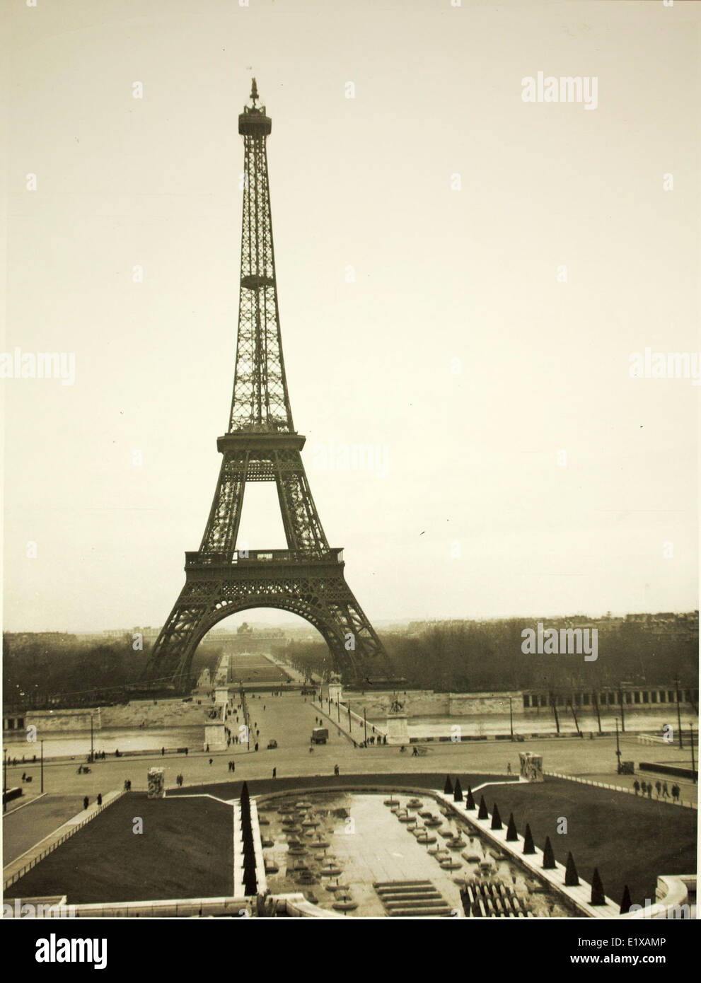 1944 france world war ii paris hi-res stock photography and images - Alamy