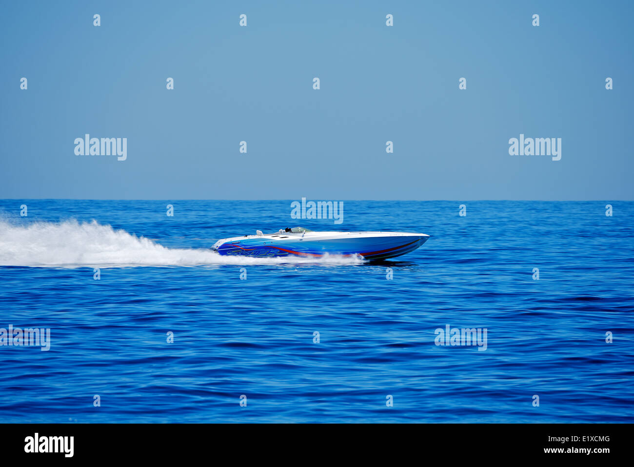 Speedboat speed boat hi-res stock photography and images - Alamy