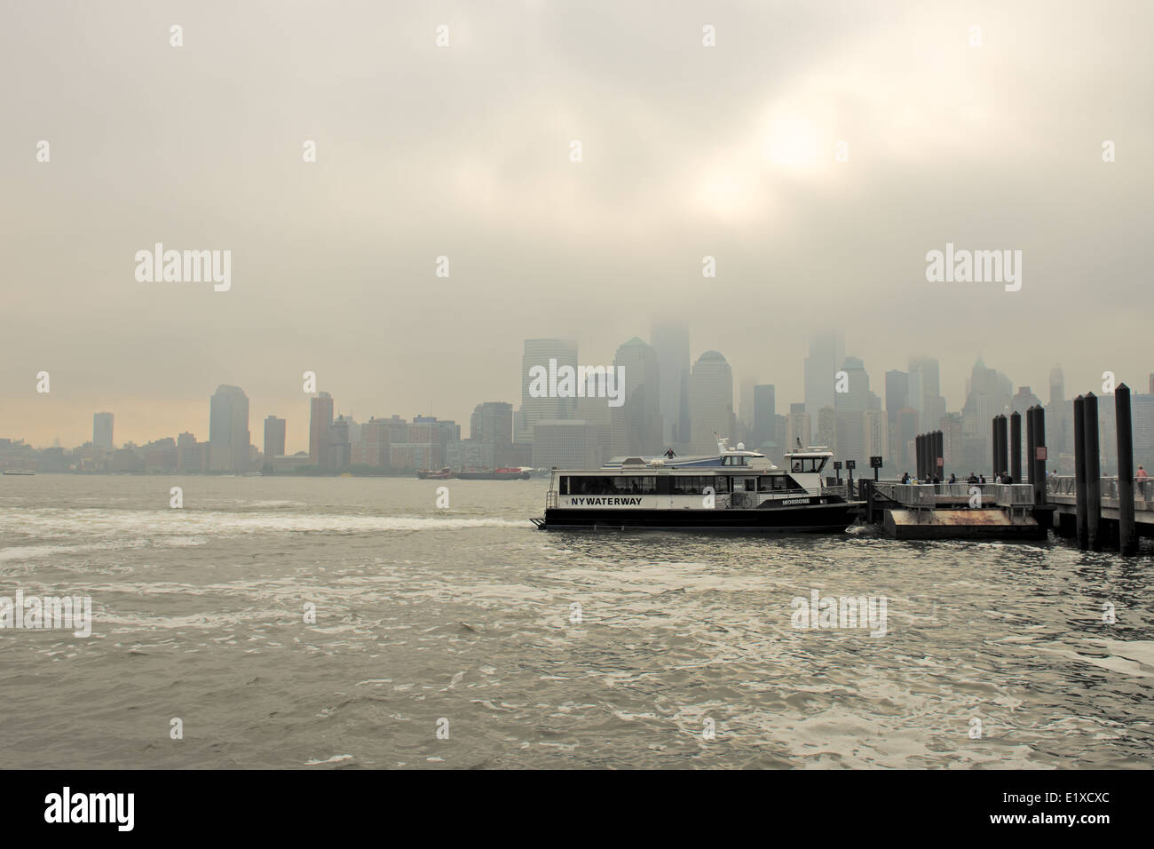 Manhattan ferry hi-res stock photography and images - Alamy