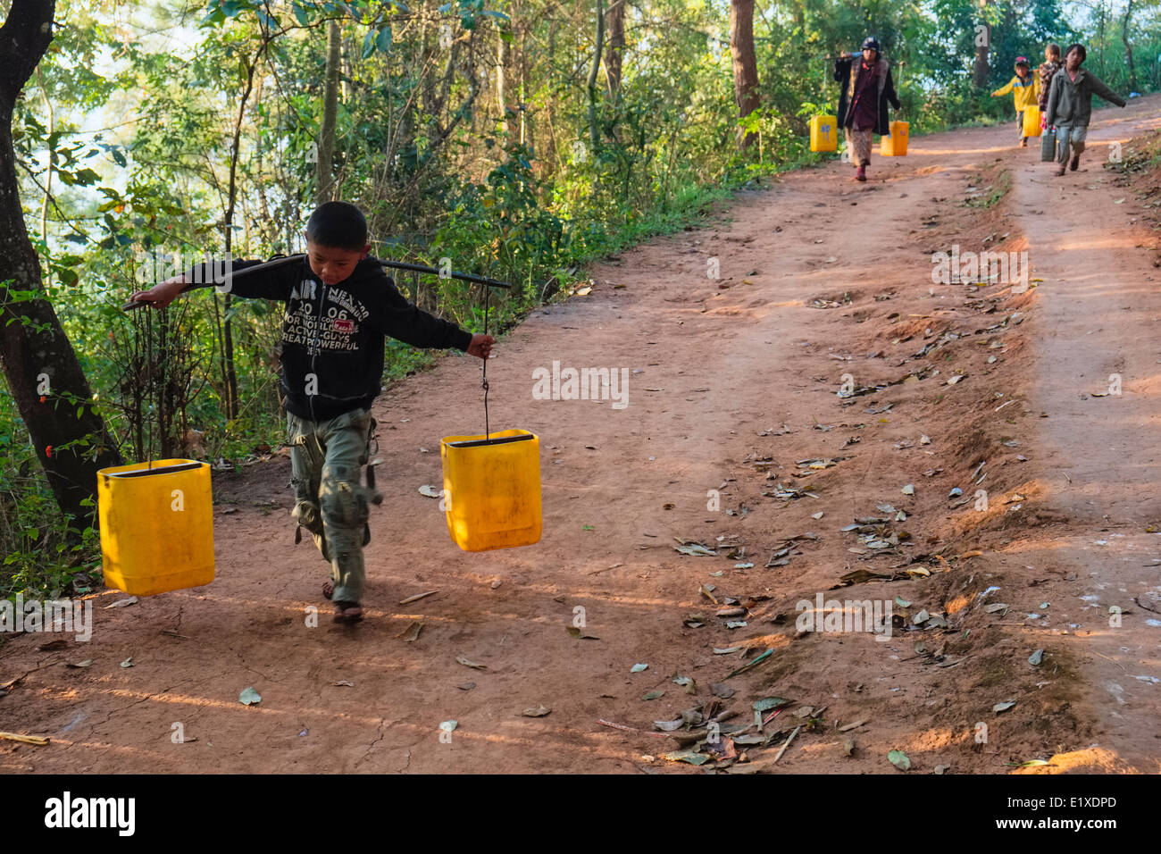 Children fetching water hi-res stock photography and images - Alamy